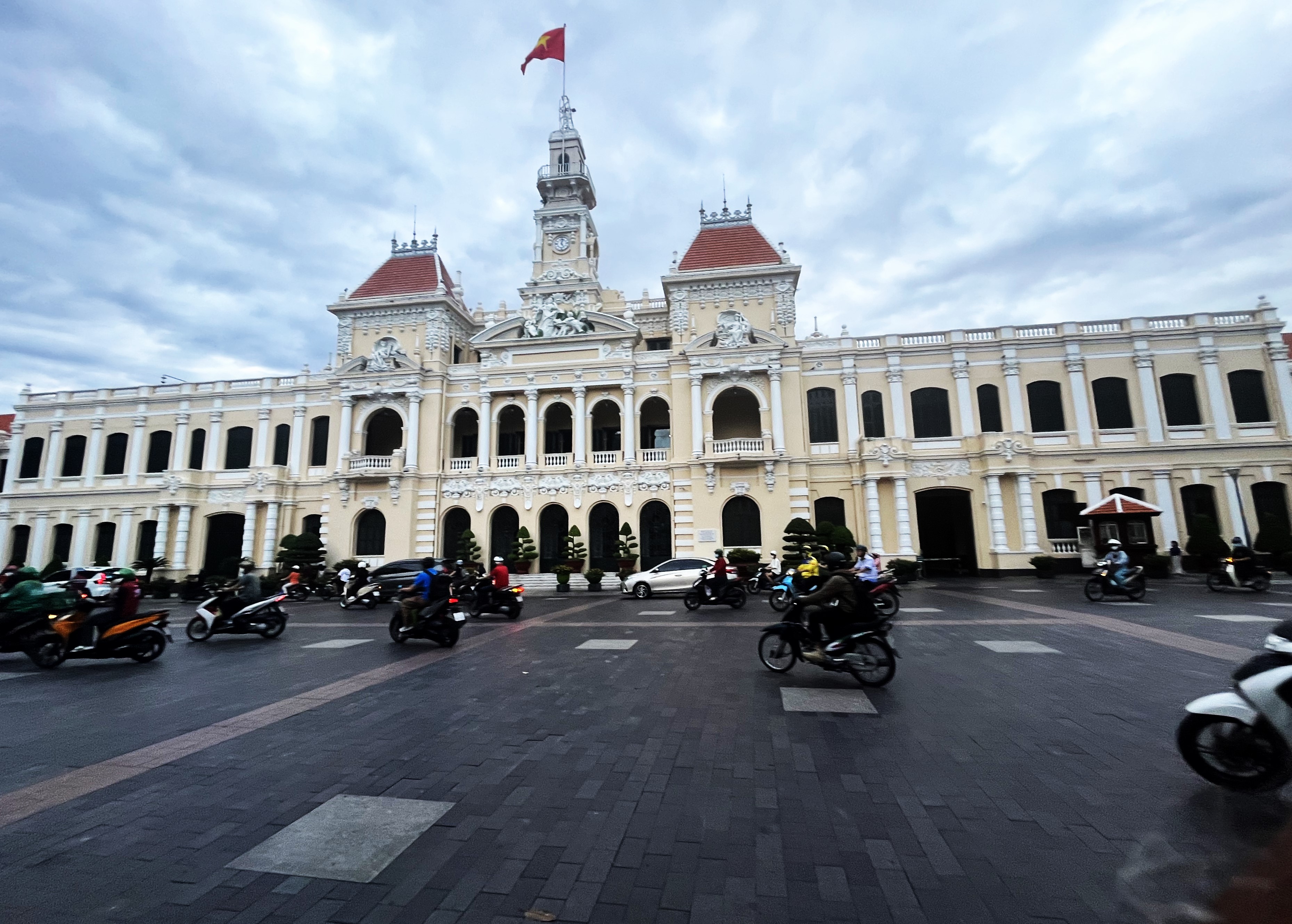 Iconic buildings in HCM city – Travel with Ramanand